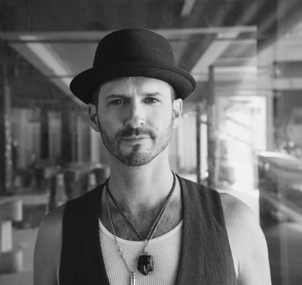 Tony Lucca Announces “Paint A Picture Tour” – Digital Tour Bus