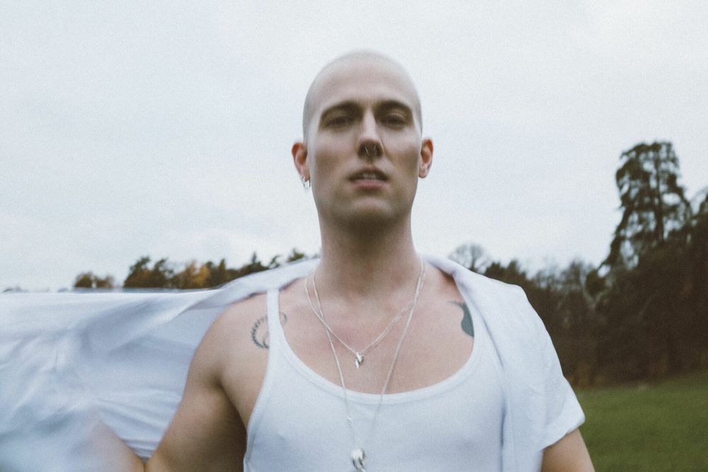 Alex Aris – FIRST CONCERT EVER – Digital Tour Bus