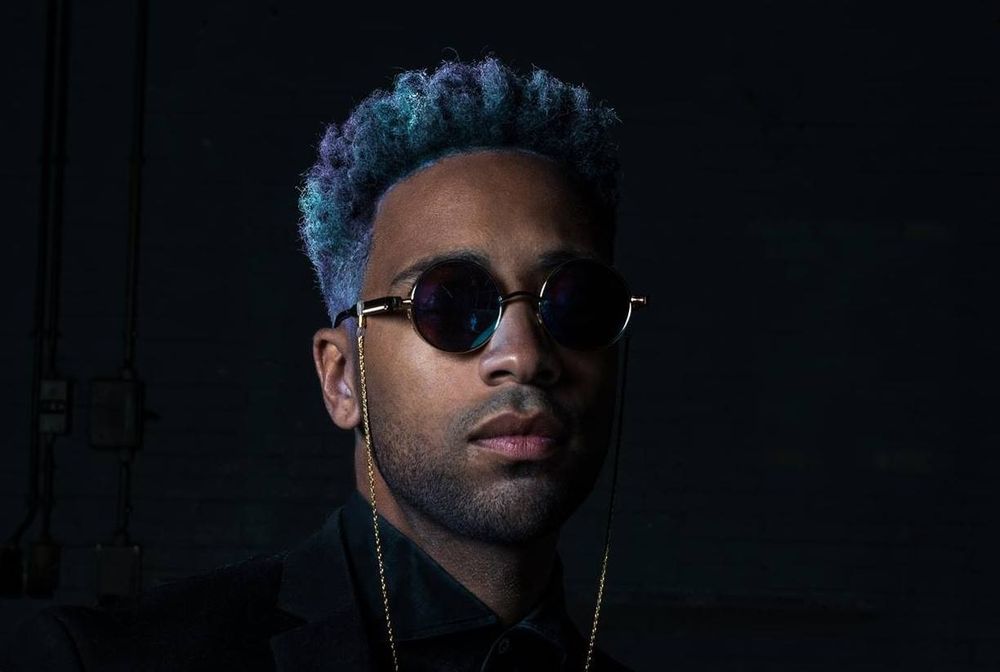 Cimo Fränkel – PRESHOW RITUALS – Digital Tour Bus