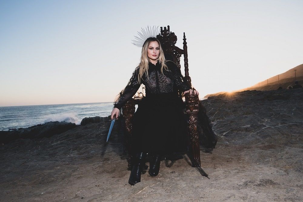 Kat Meoz – FIRST CONCERT EVER – Digital Tour Bus