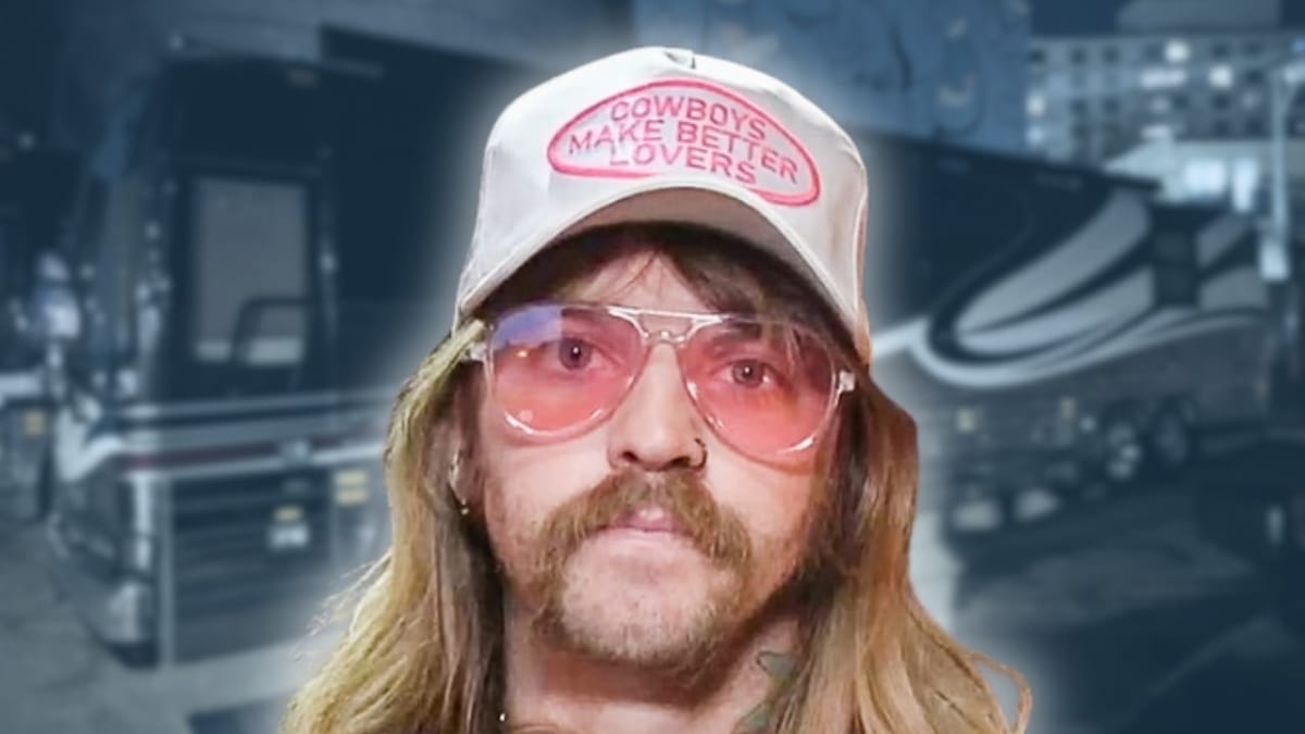 Austin Meade - BUS INVADERS Ep. 1887 [VIDEO]