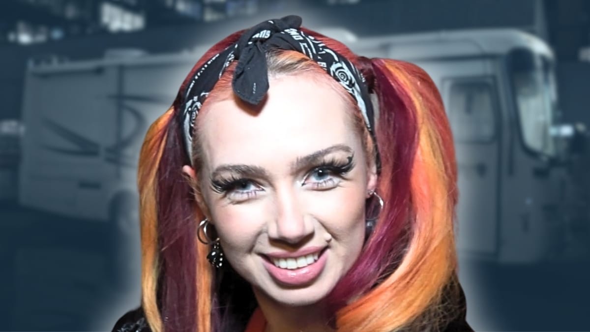 Sumo Cyco - BUS INVADERS Ep. 1882 [VIDEO]