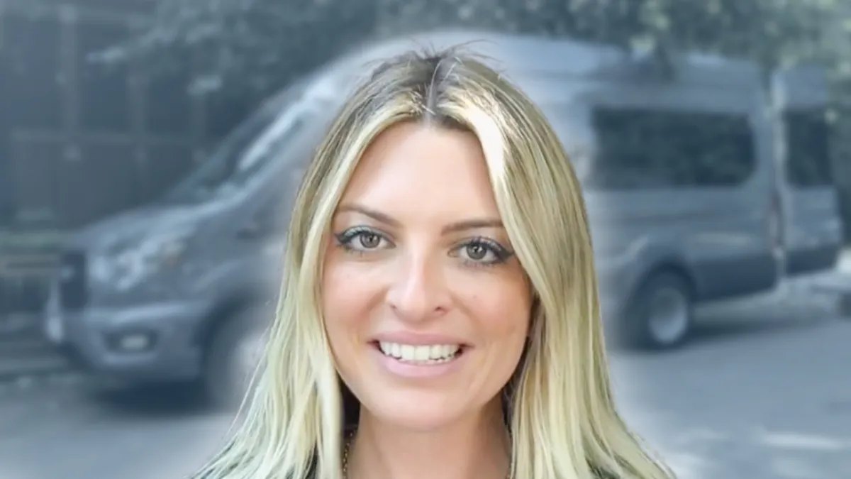 Morgan St. Jean - BUS INVADERS Ep. 1973 [VIDEO]