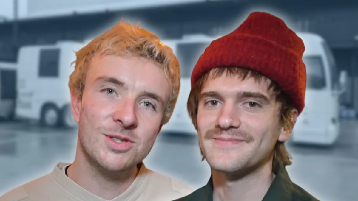 Good Neighbours - BUS INVADERS Ep. 2026 [VIDEO]