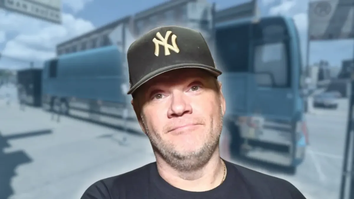 Less Than Jake - BUS INVADERS Ep. 2103 [VIDEO]