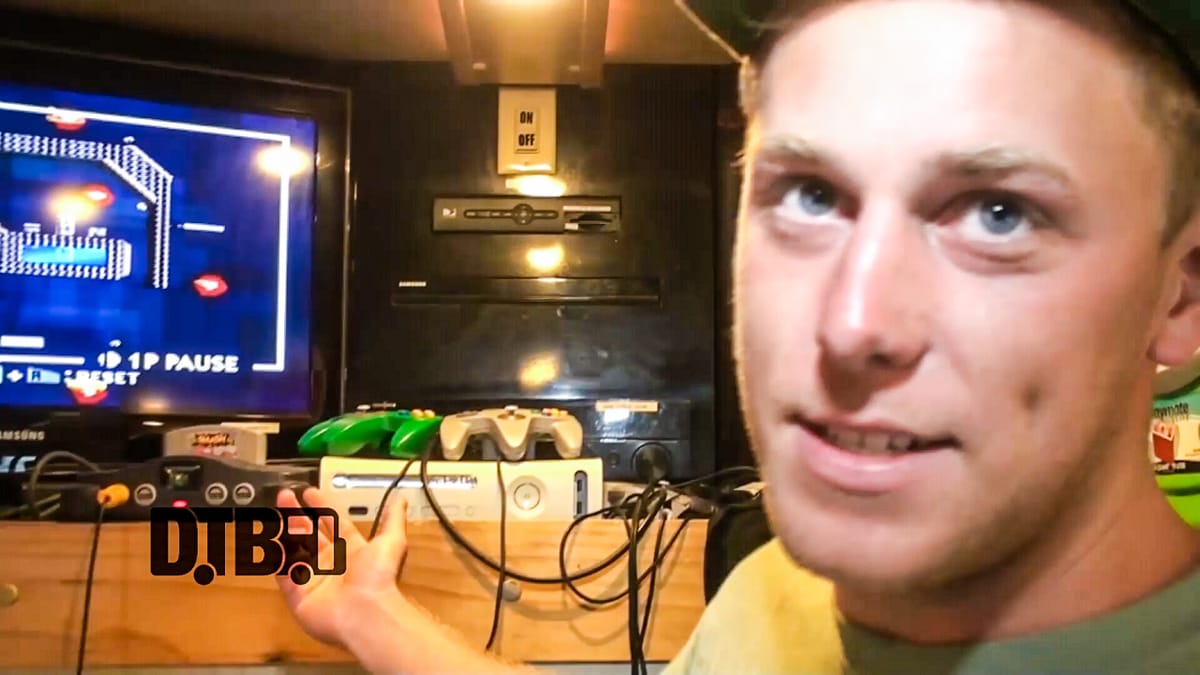 The Dirty Nil – BUS INVADERS Ep. 940 [VIDEO] – Digital Tour Bus