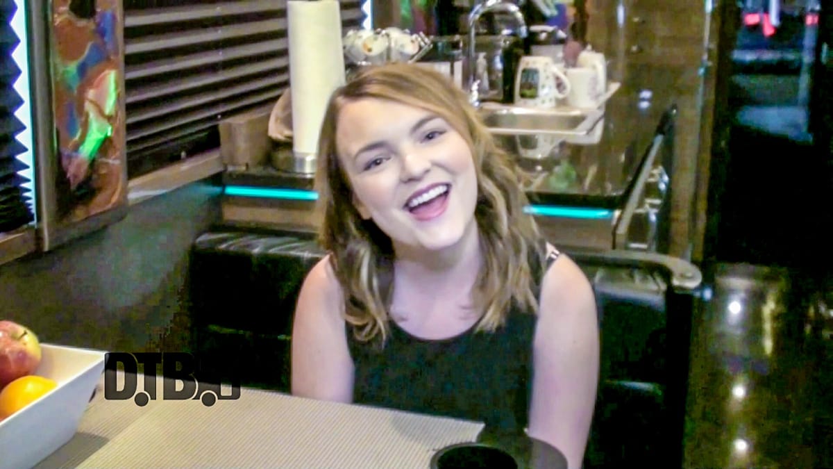 Abi Ann – CRAZY TOUR STORIES Ep. 386 [VIDEO] – Digital Tour Bus