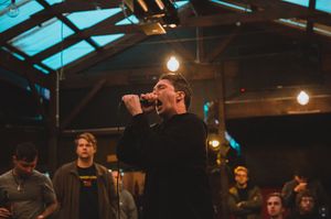 Vaela – CRAZY TOUR STORIES – Digital Tour Bus