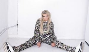 Taylor Grey – TOUR TIPS – Digital Tour Bus