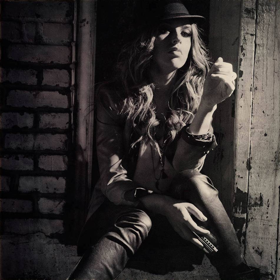 ZZ Ward Announces the “Love and War Tour” – Digital Tour Bus