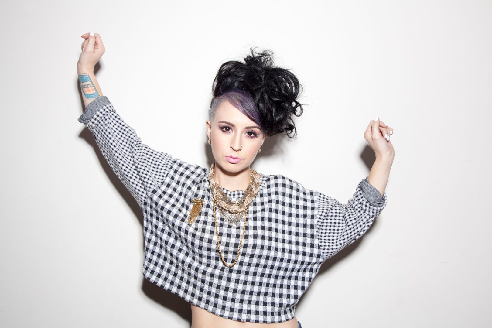 Sirah – CRAZY TOUR STORIES – Digital Tour Bus