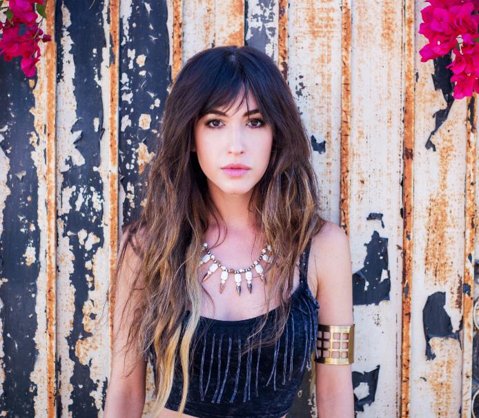 Kate Voegele Announces “The Wild Card Tour” – Digital Tour Bus