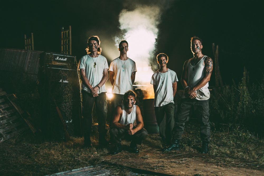 Roam – CRAZY TOUR STORIES – Digital Tour Bus