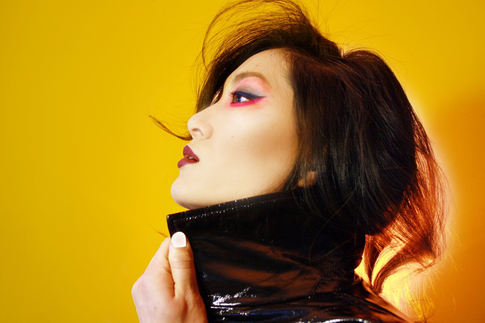 KAYE – CRAZY TOUR STORIES – Digital Tour Bus