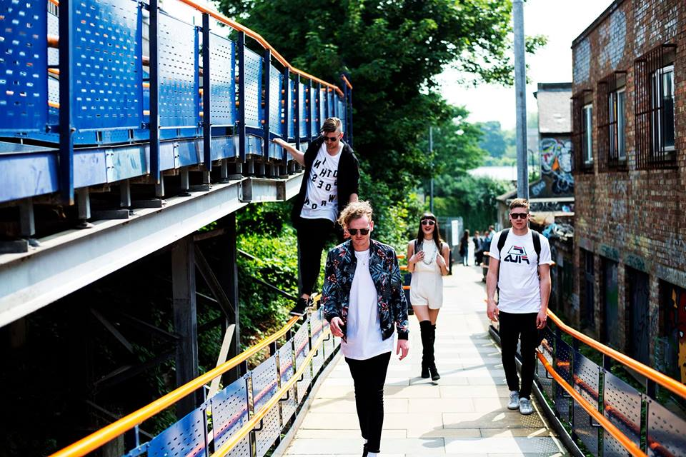 FOURS – DREAM TOUR – Digital Tour Bus