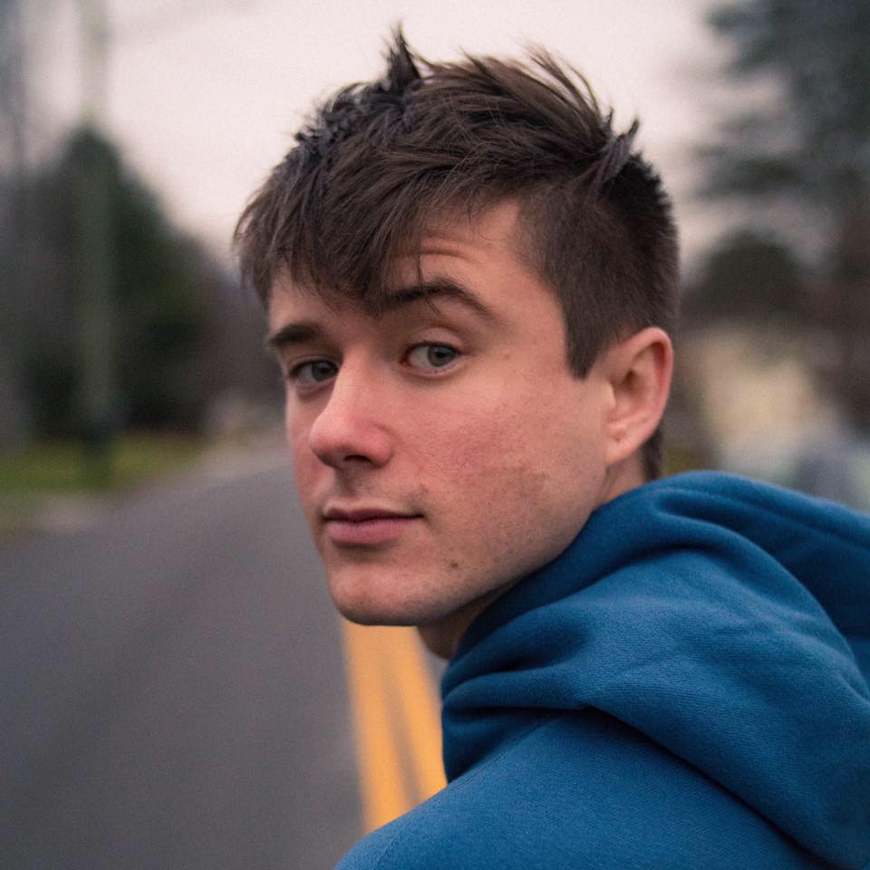 Alec Benjamin – CRAZY TOUR STORIES – Digital Tour Bus