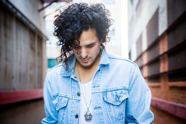 Eric Zayne – CRAZY TOUR STORIES – Digital Tour Bus