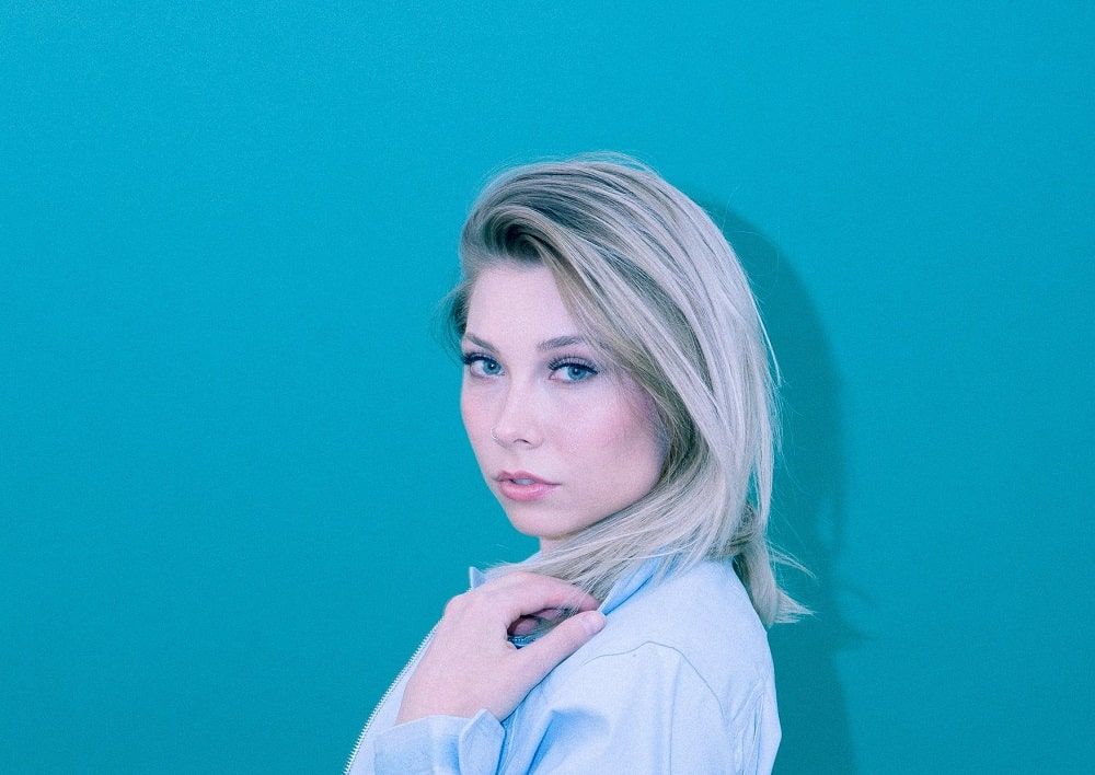 Laur Elle – DREAM TOUR – Digital Tour Bus