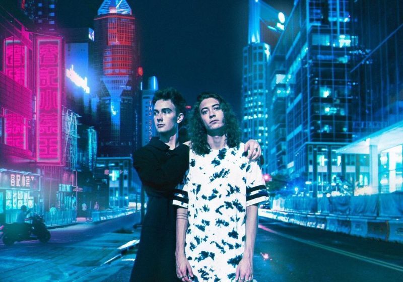 Negative 25 – CRAZY TOUR STORIES – Digital Tour Bus