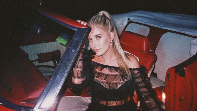 Chloe Gilligan – FIRST CONCERT EVER – Digital Tour Bus