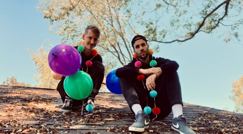 DOUBLECAMP – CRAZY TOUR STORIES – Digital Tour Bus