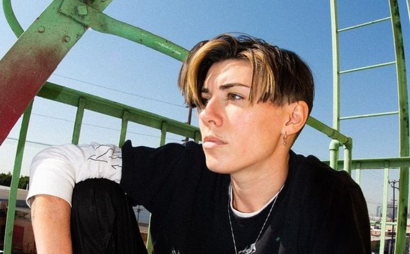 Libby Larkin – DREAM TOUR – Digital Tour Bus