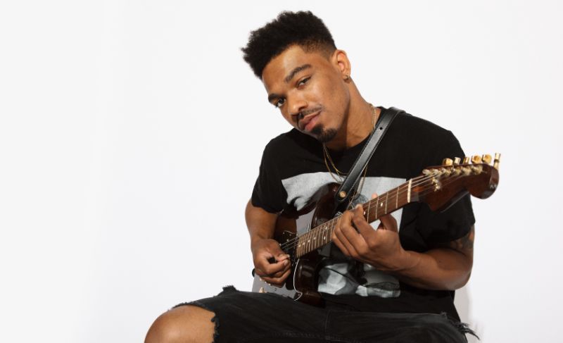 Trip Carter – CRAZY TOUR STORIES – Digital Tour Bus