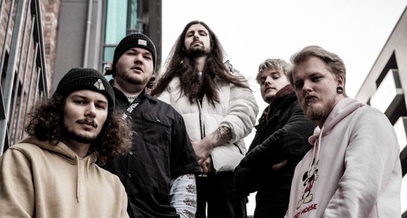 Frostbitt – CRAZY TOUR STORIES – Digital Tour Bus