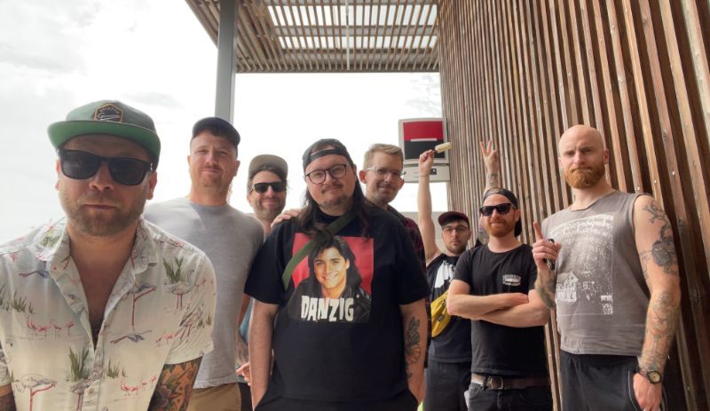 No Trigger – CRAZY TOUR STORIES – Digital Tour Bus